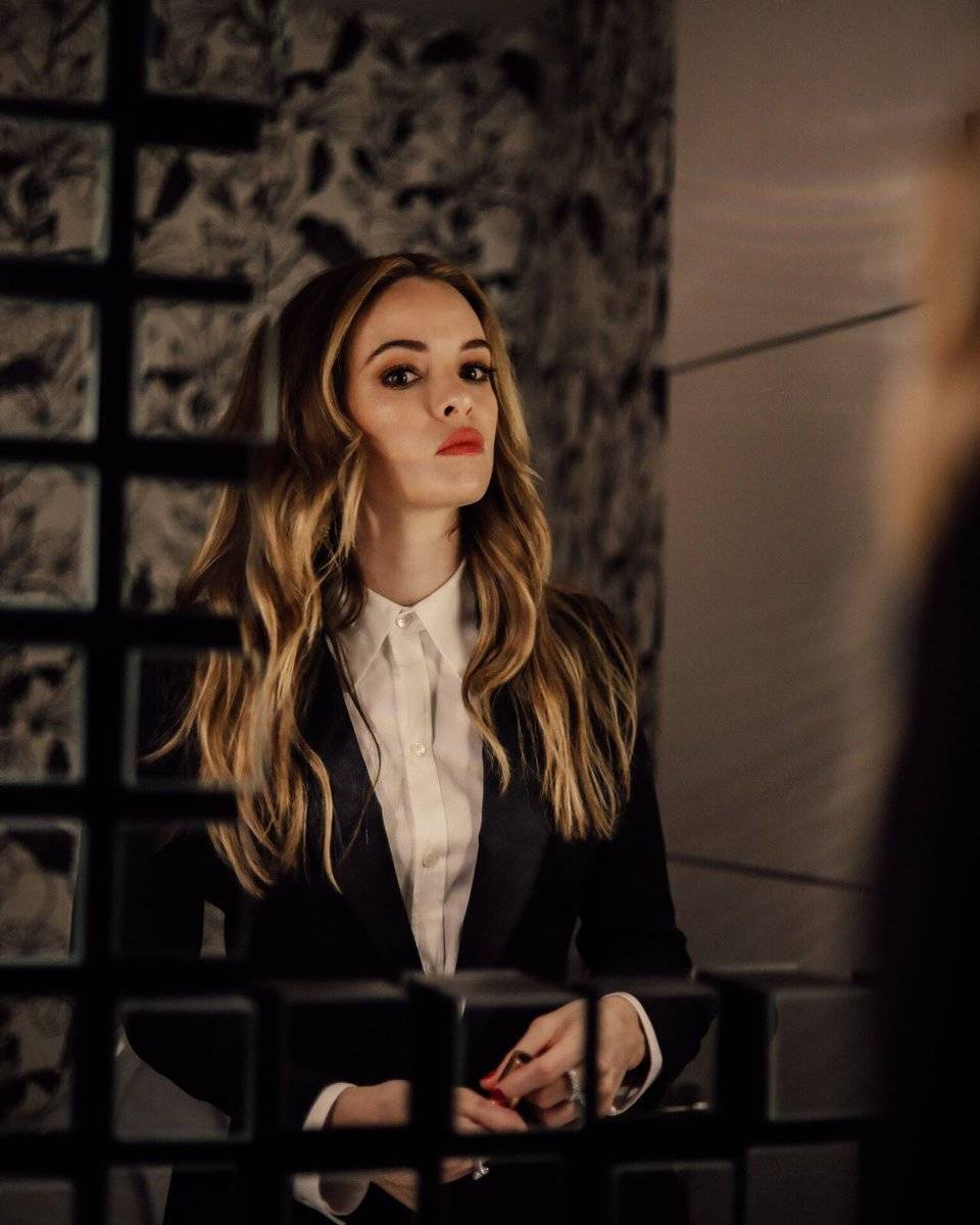 Behind the scenes photo | Scrolller