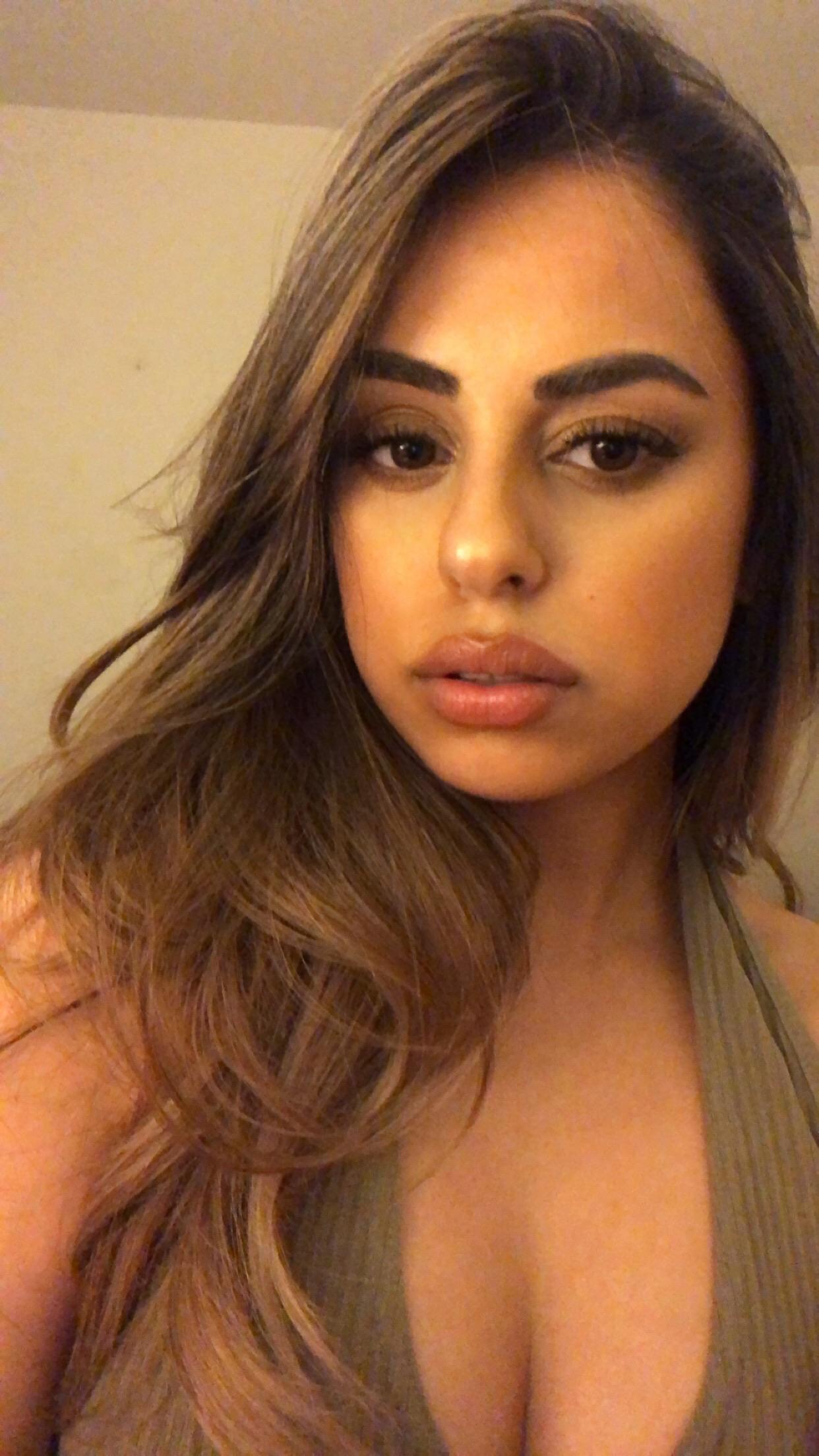 Being a poser 💃🏼 (f) (22) | Scrolller