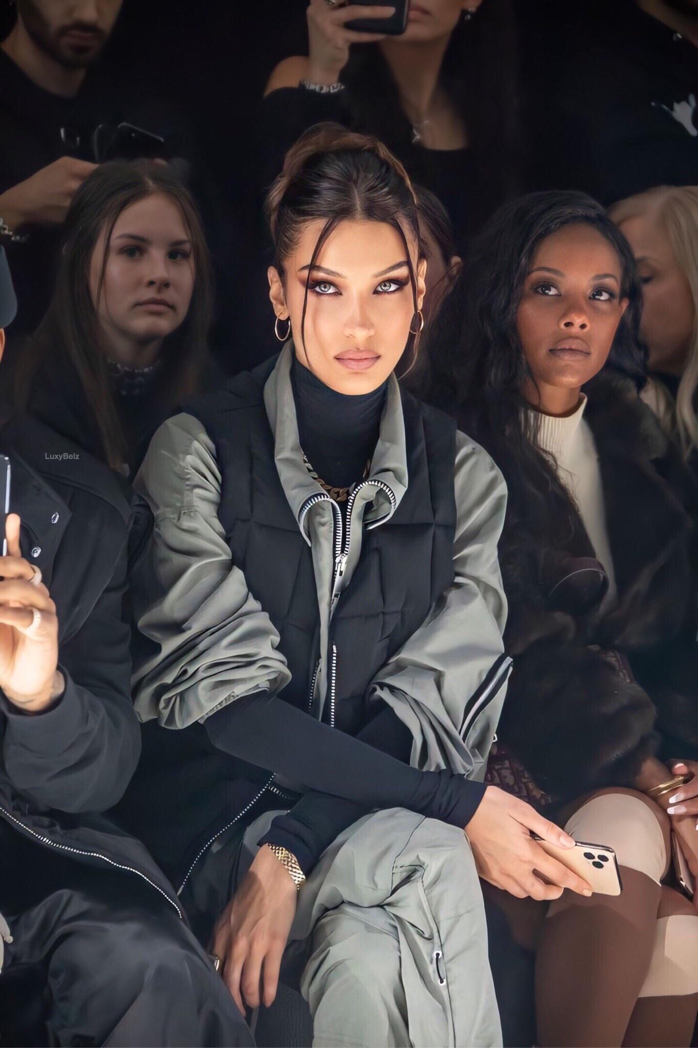 Bella Hadid Scrolller
