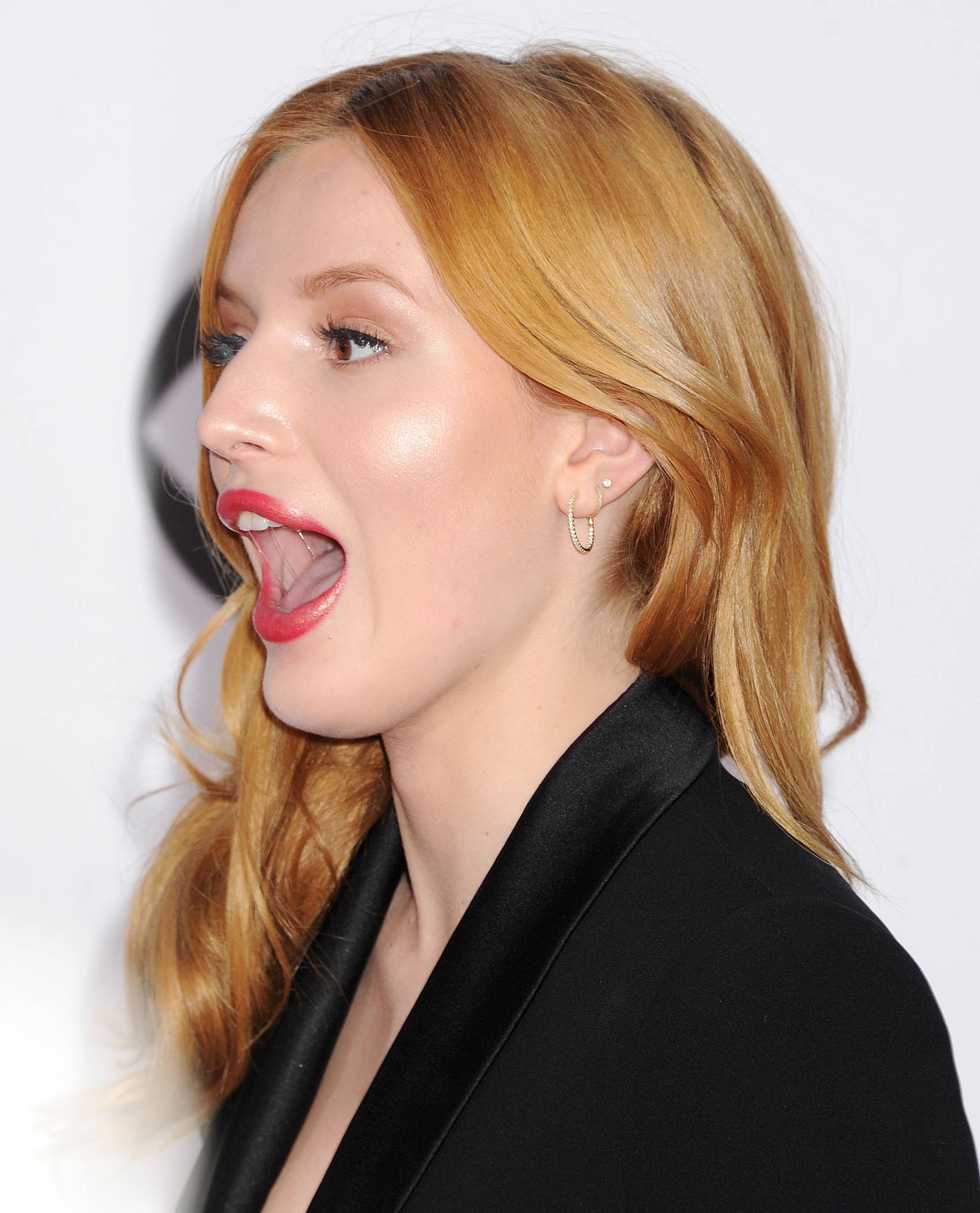 Bella Thorne Scrolller