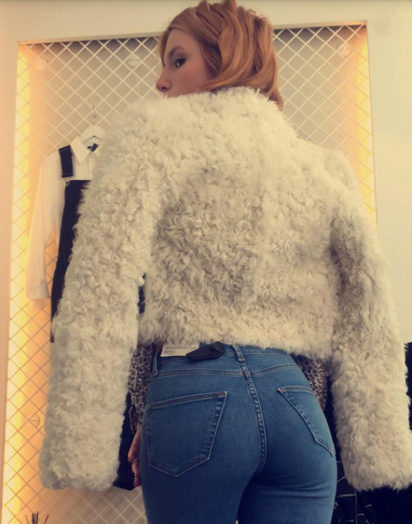 Bella Thorne Scrolller