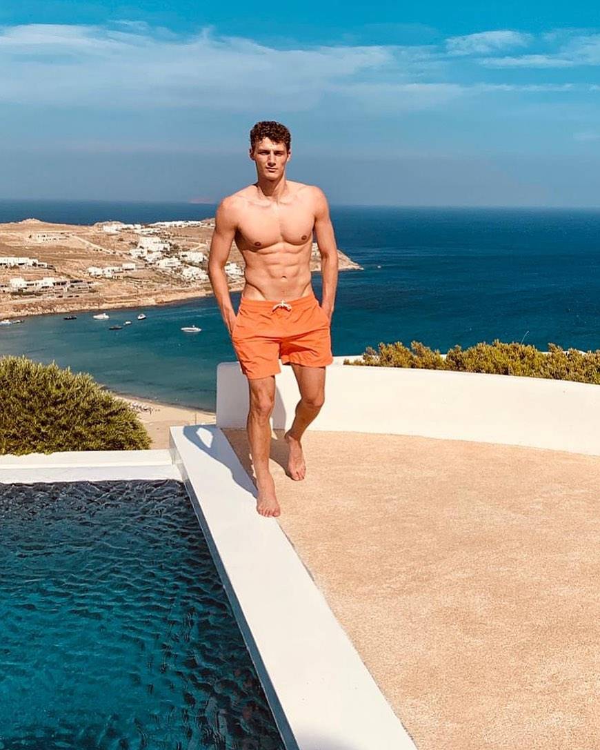 Benjamin Pavard - French Soccer Player | Scrolller