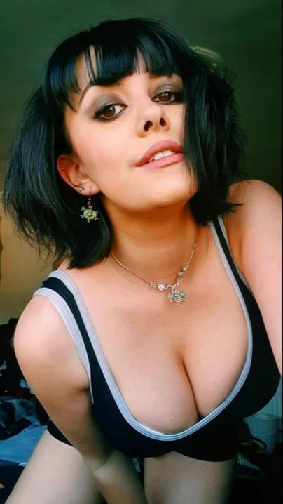 Best cleavage in all of land. | Scrolller