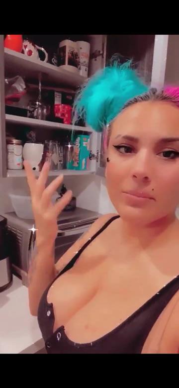 Bewbs🥵 | Scrolller