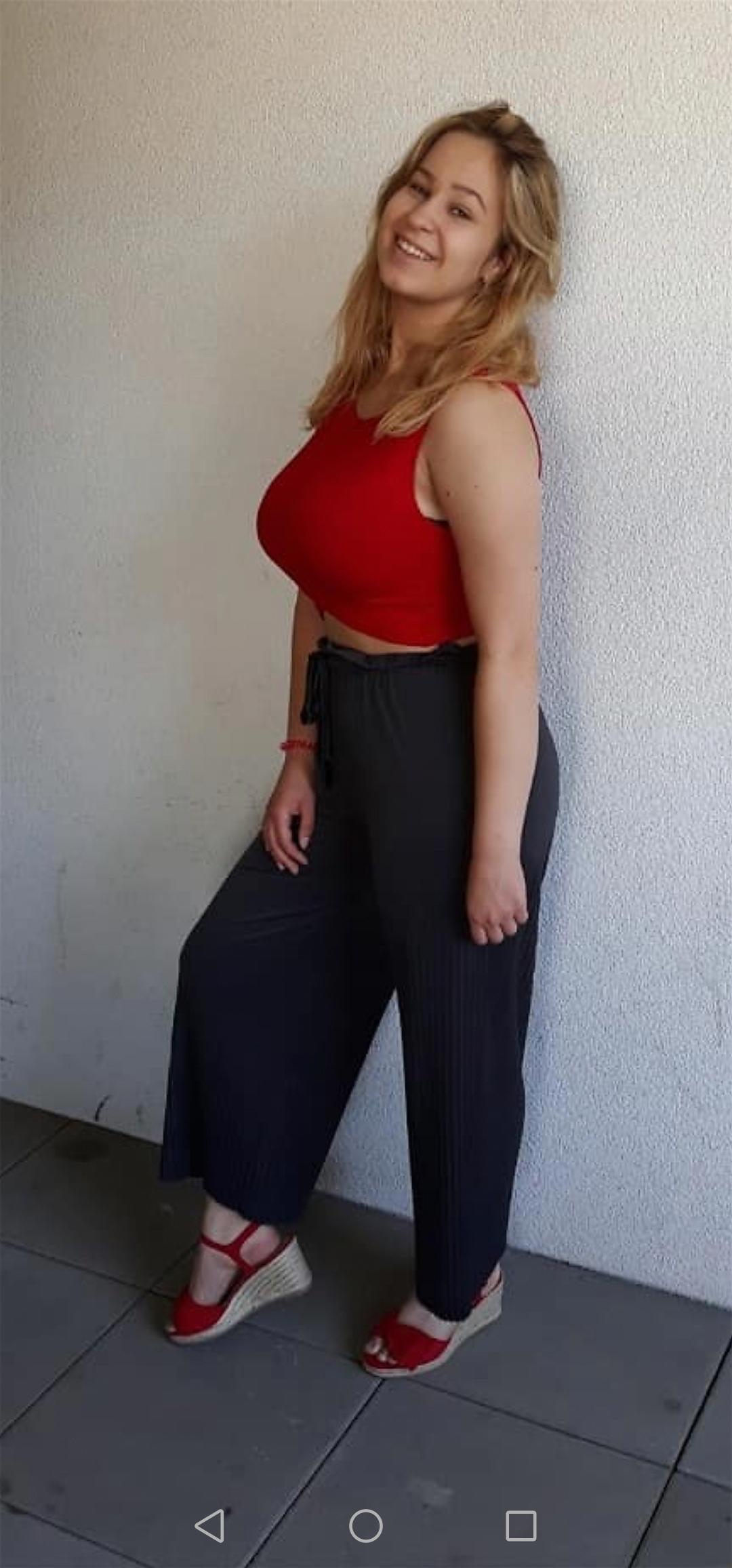 Bewertet diese Titten | Scrolller