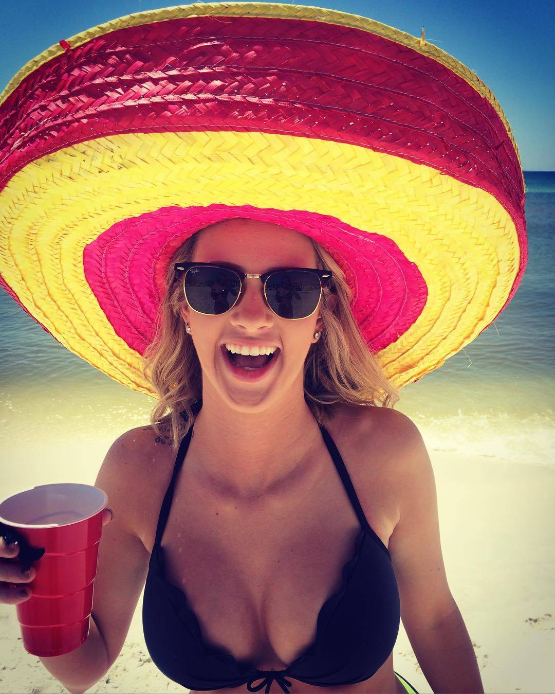 Big beach hat, cracking cleavage | Scrolller