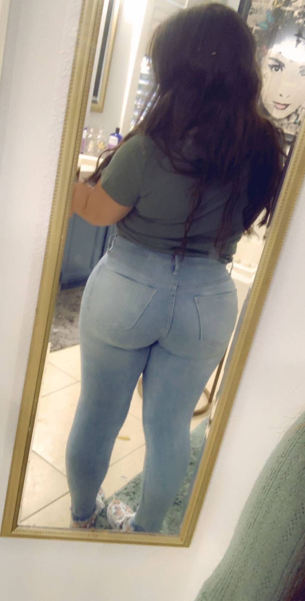 Big booty in tight jeans | Scrolller