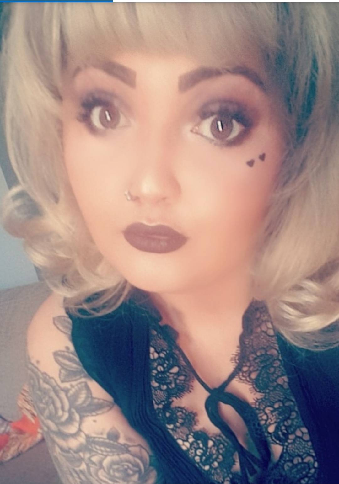 Big doe eyes and pin up hair | Scrolller