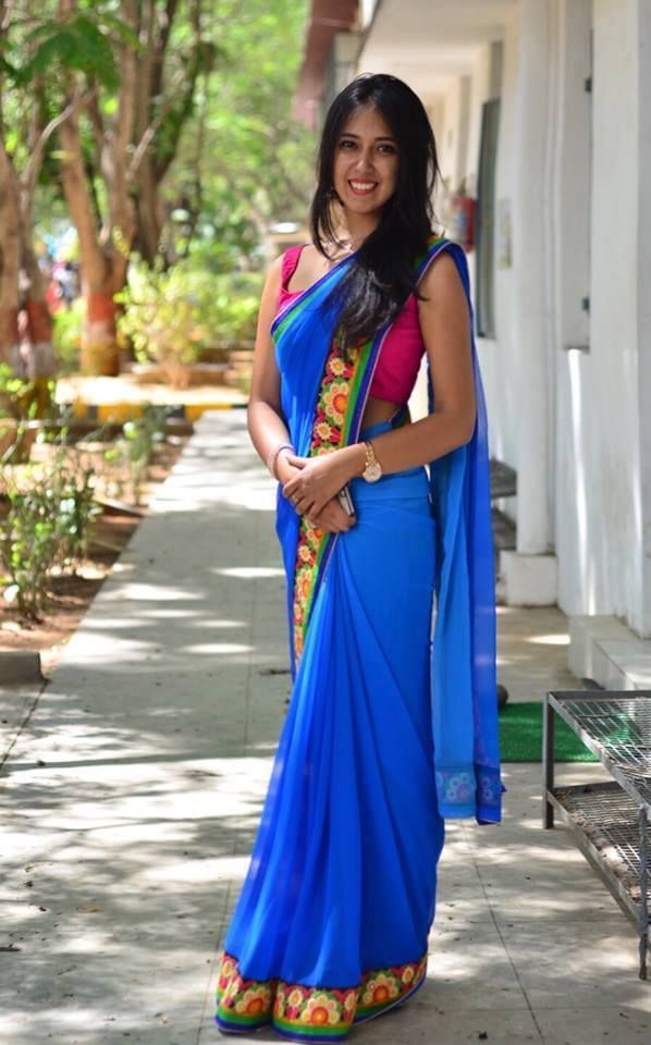 Big Smile In Blue Saree Scrolller
