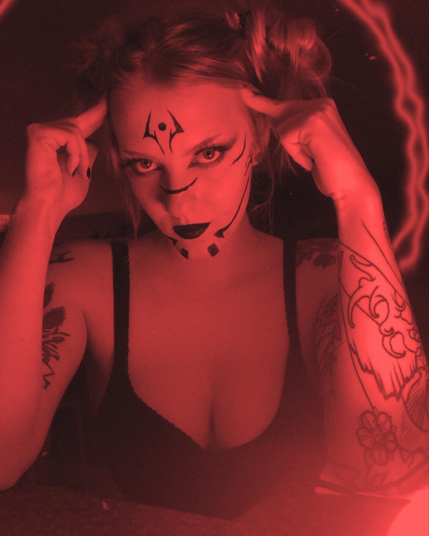 big titty goth gf meets sukuna | Scrolller