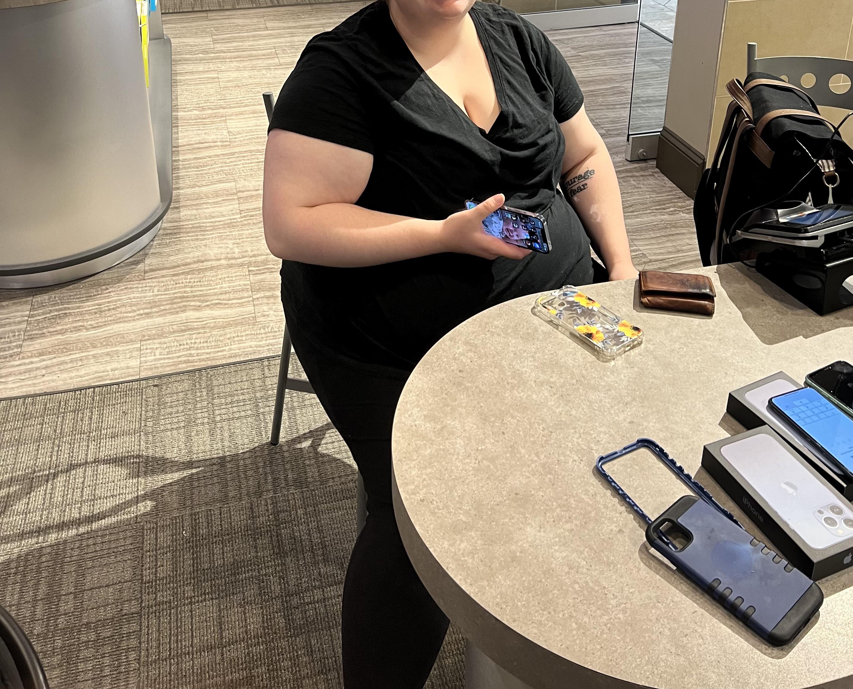 Big Wife And Her Cleavage Scrolller