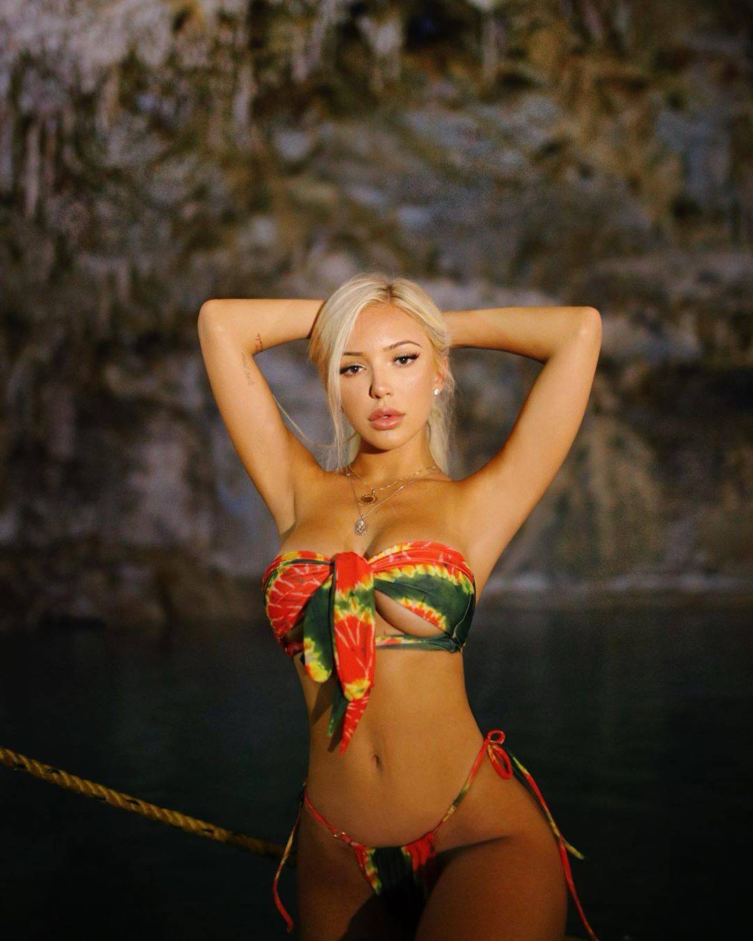 Bikini 4 | Scrolller