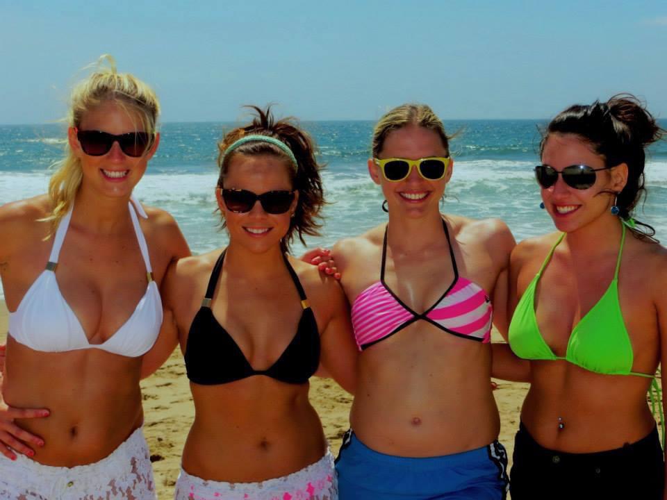 Which bikini babe? Pm open | Scrolller