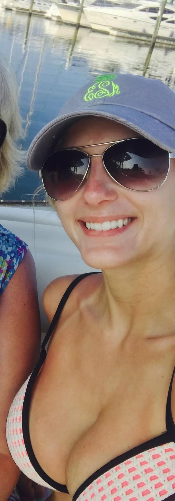 Bikini gap | Scrolller