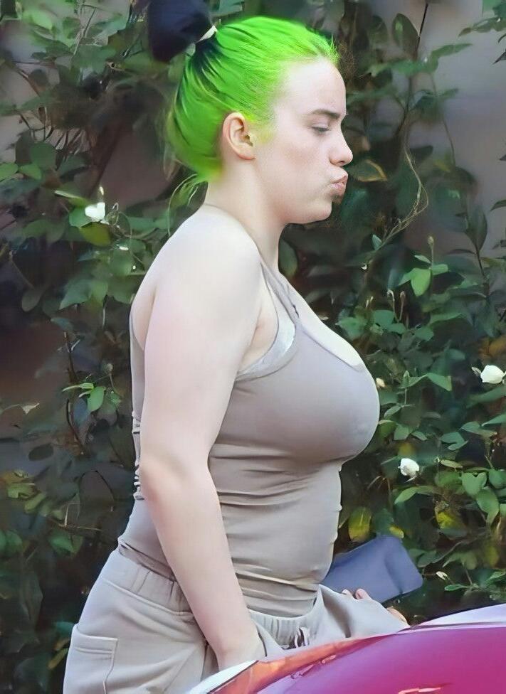 Billie Eilish | Scrolller