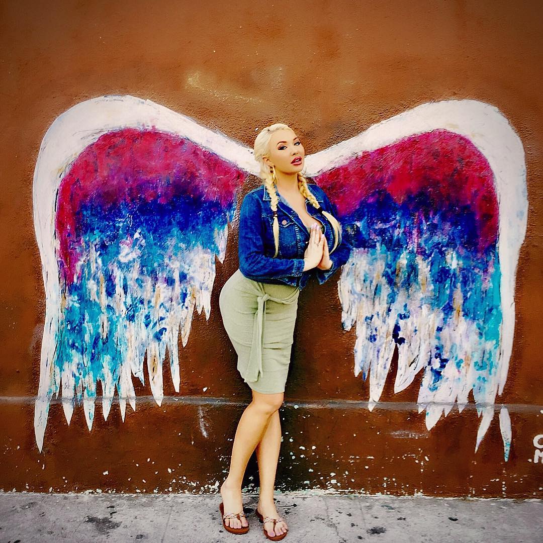 Bimbo angel | Scrolller