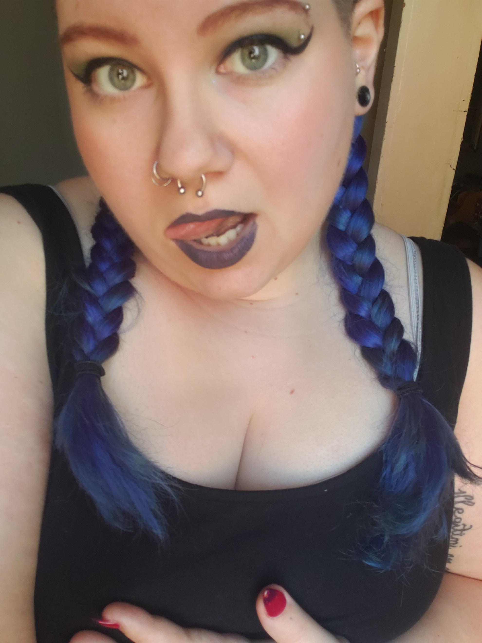 Feeling my self | Scrolller