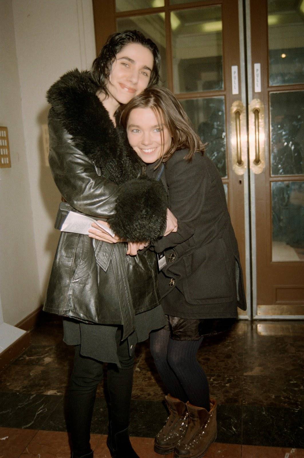 Bjork and PJ Harvey, 1995 | Scrolller