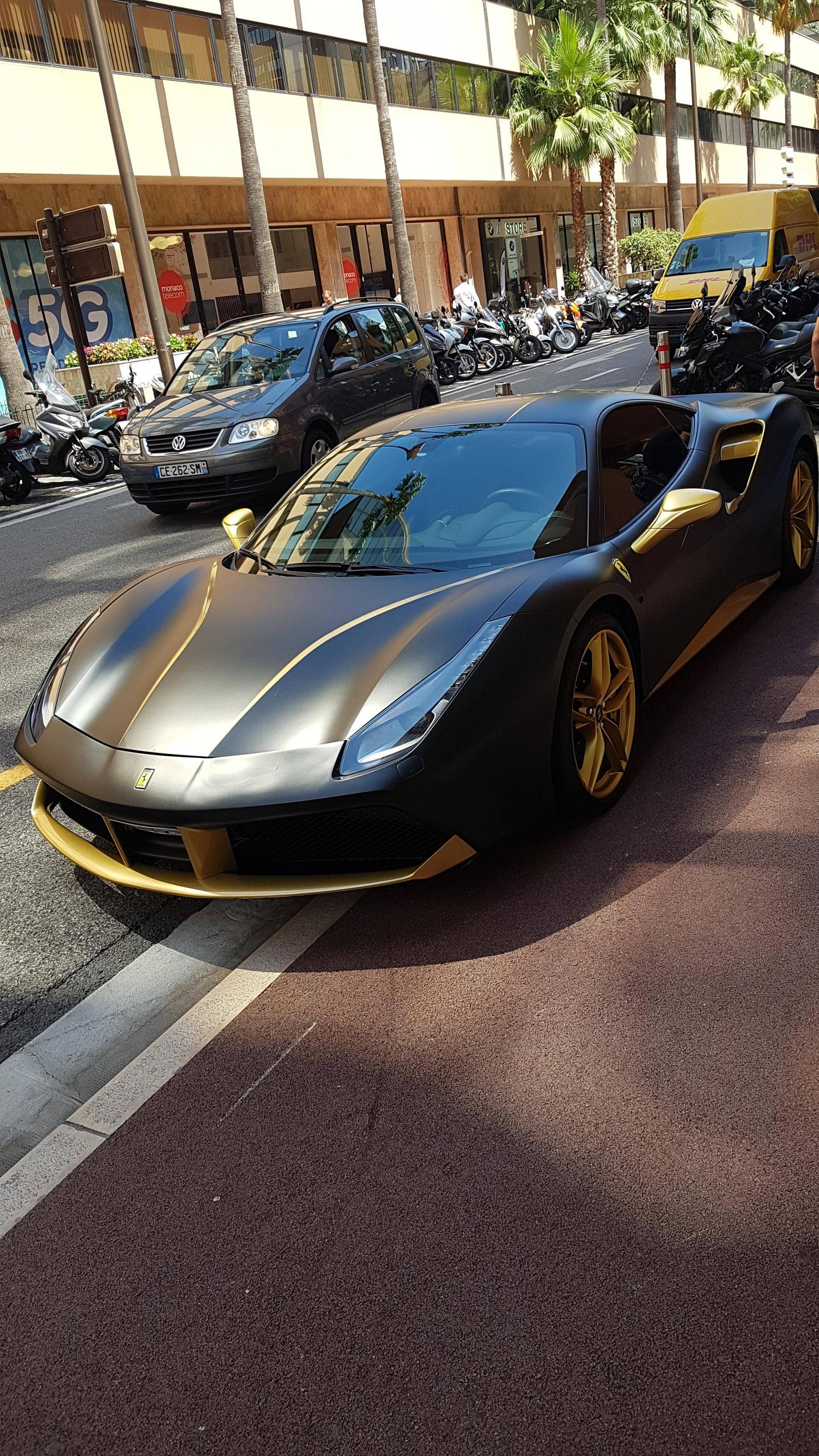 Black and gold | Scrolller