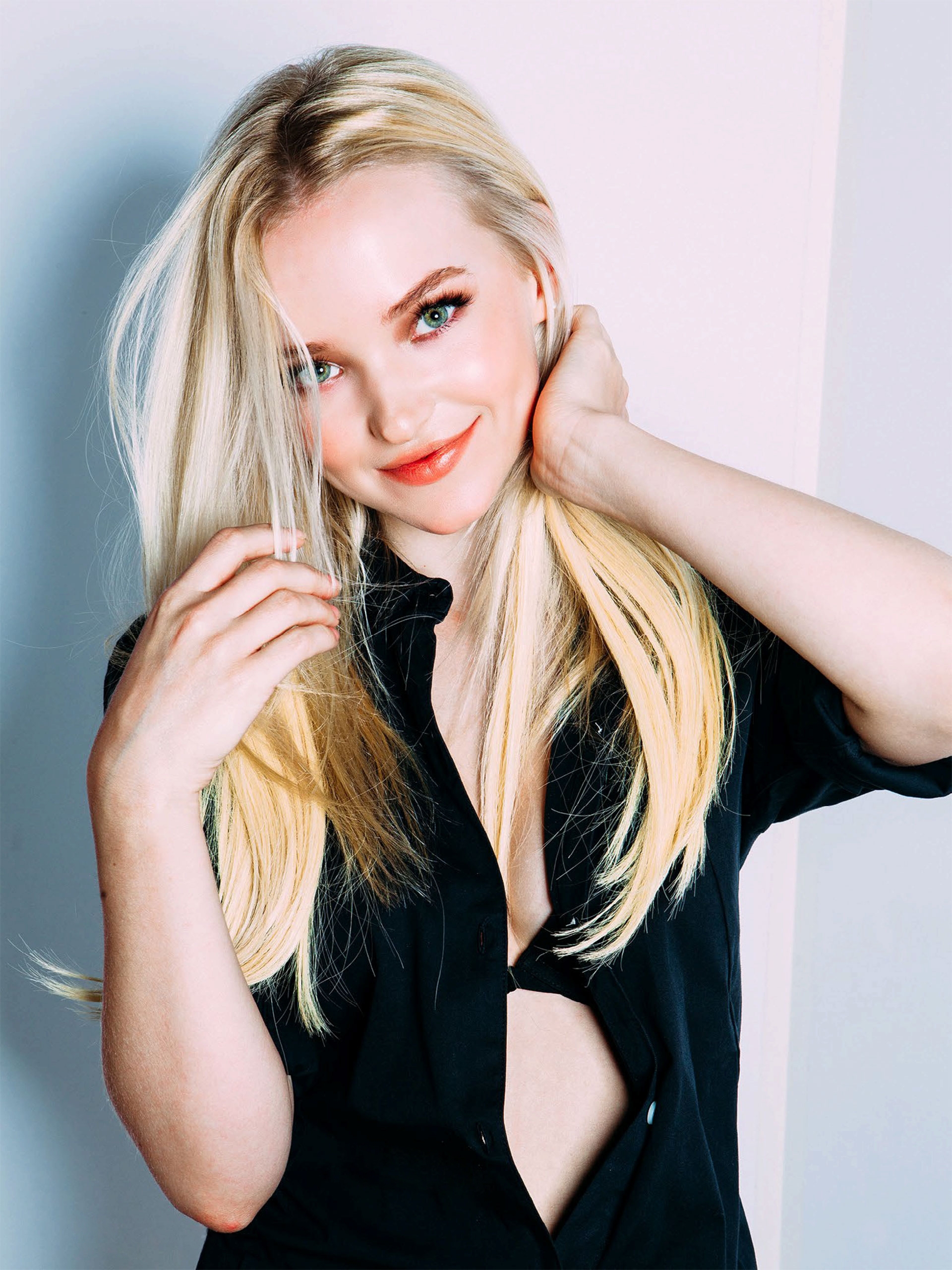 Black Bra Peeking Through | Scrolller