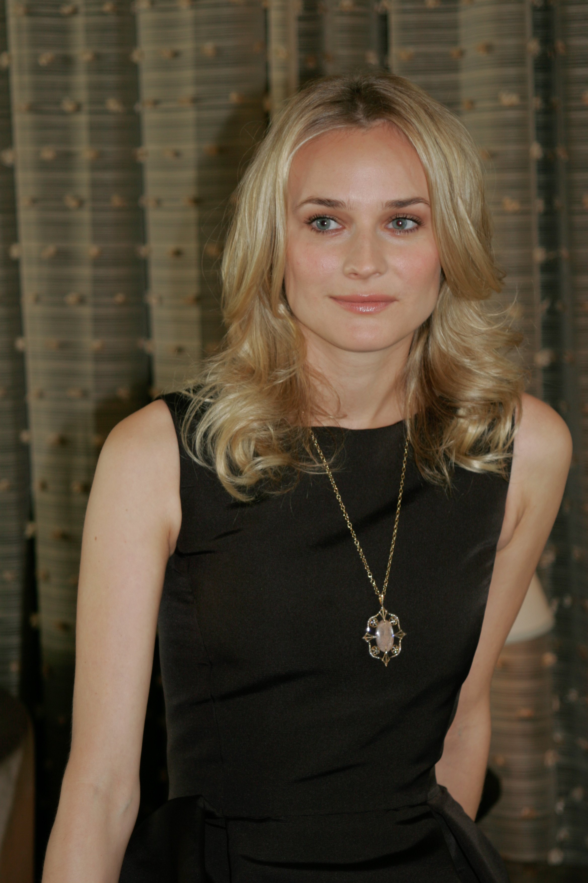 Black Dress Scrolller