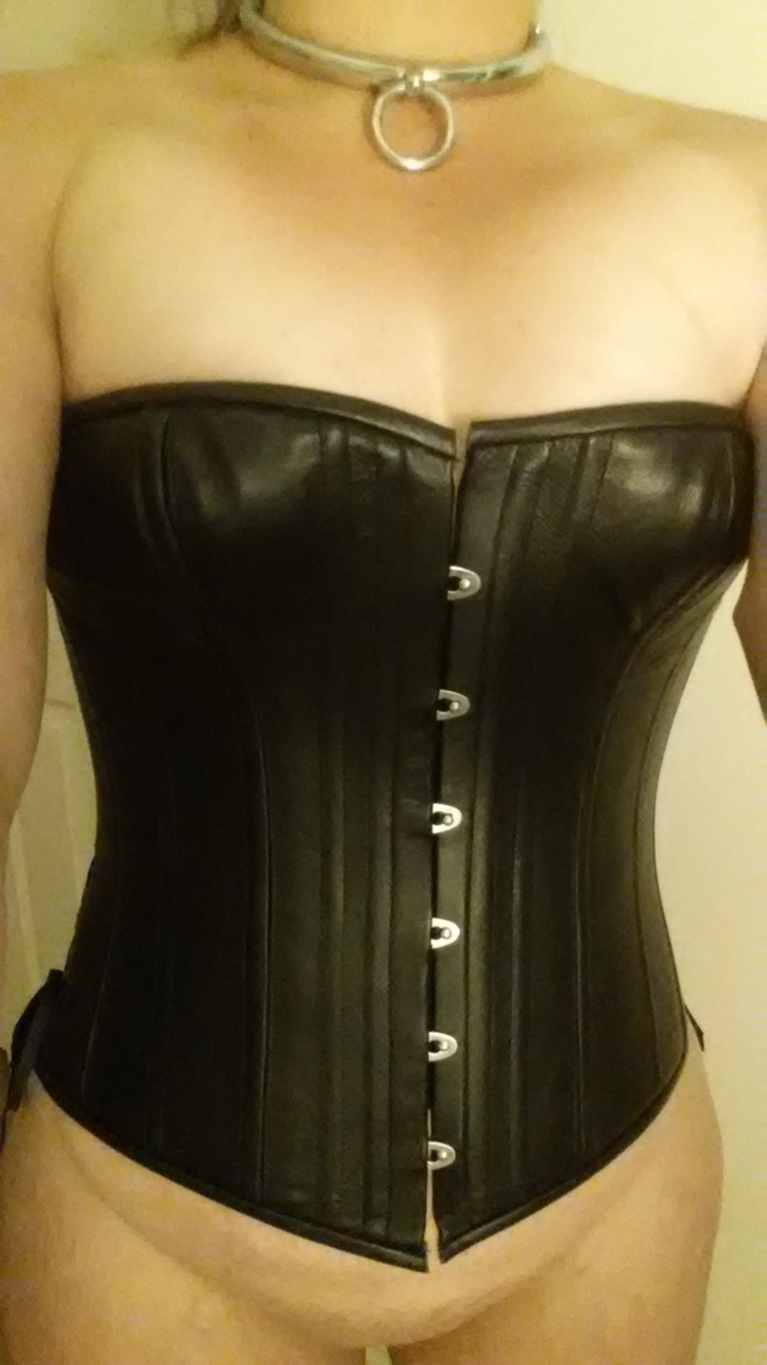 Black leather, I'm lovin it! | Scrolller