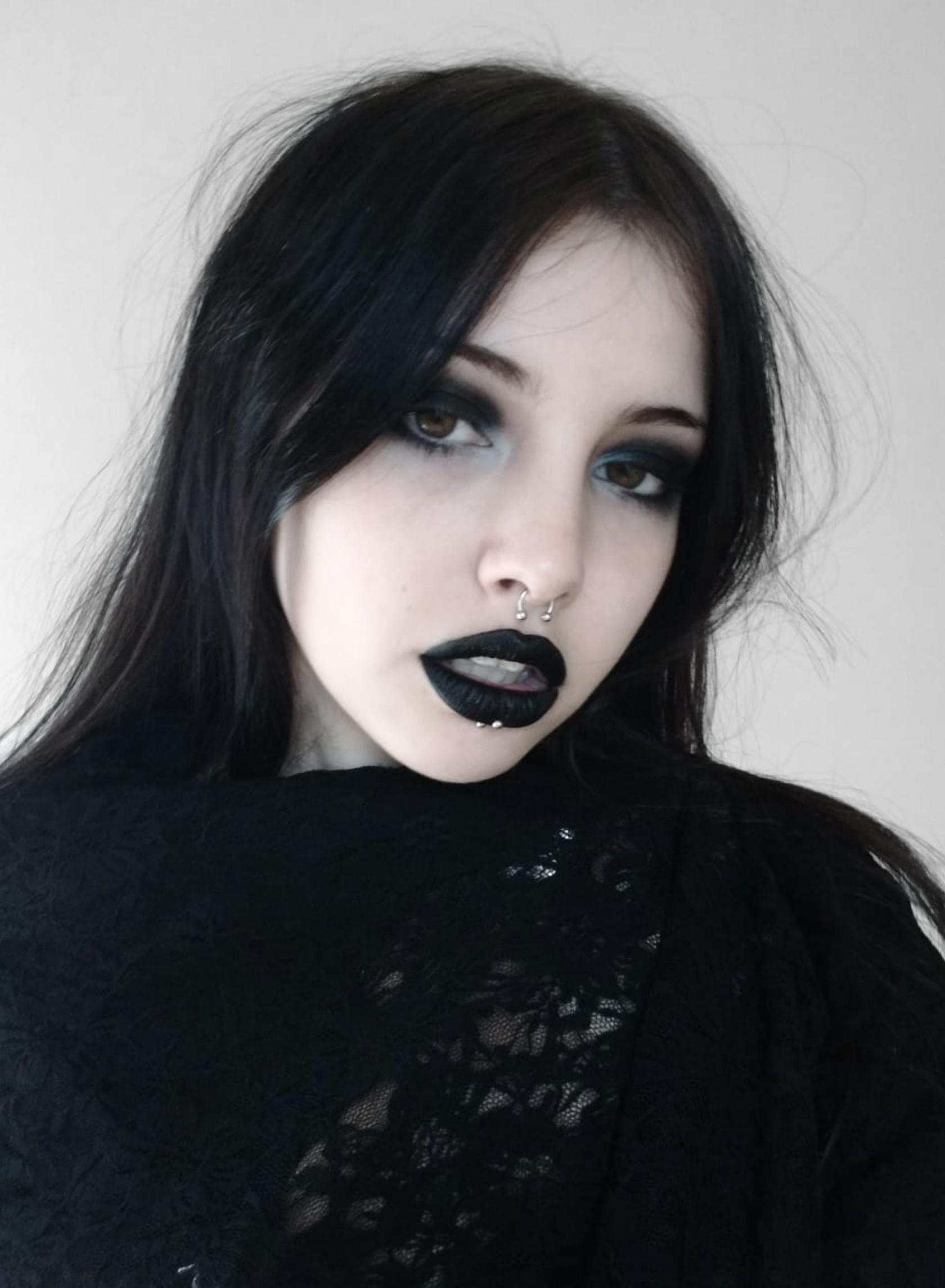 black lipstick 🖤🖤 | Scrolller