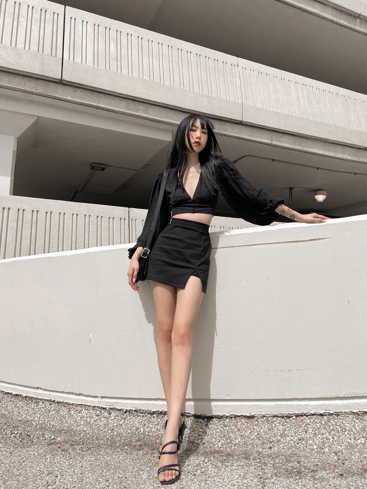 Black mini skirt | Scrolller