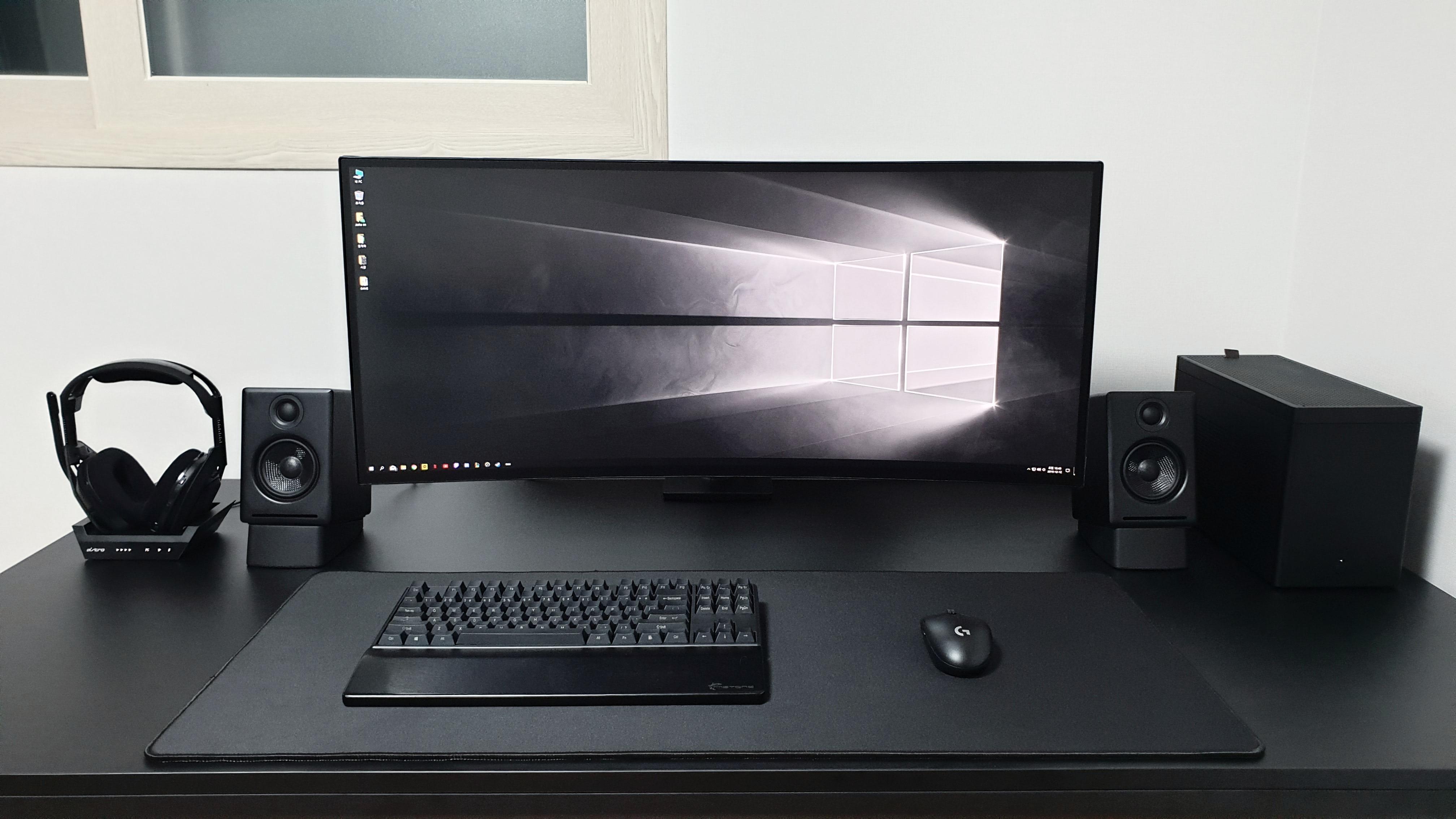 Black + Wireless + Itx Setup | Scrolller