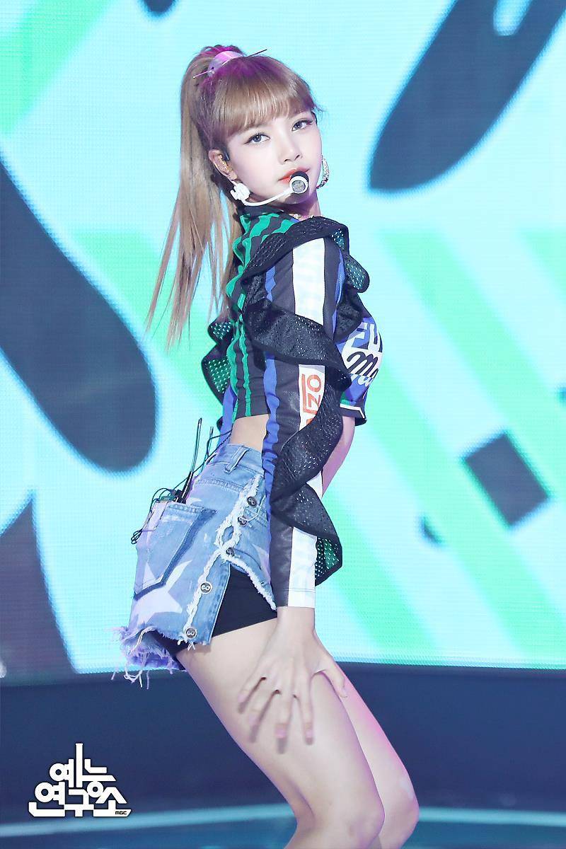 Blackpink - Lisa | Scrolller