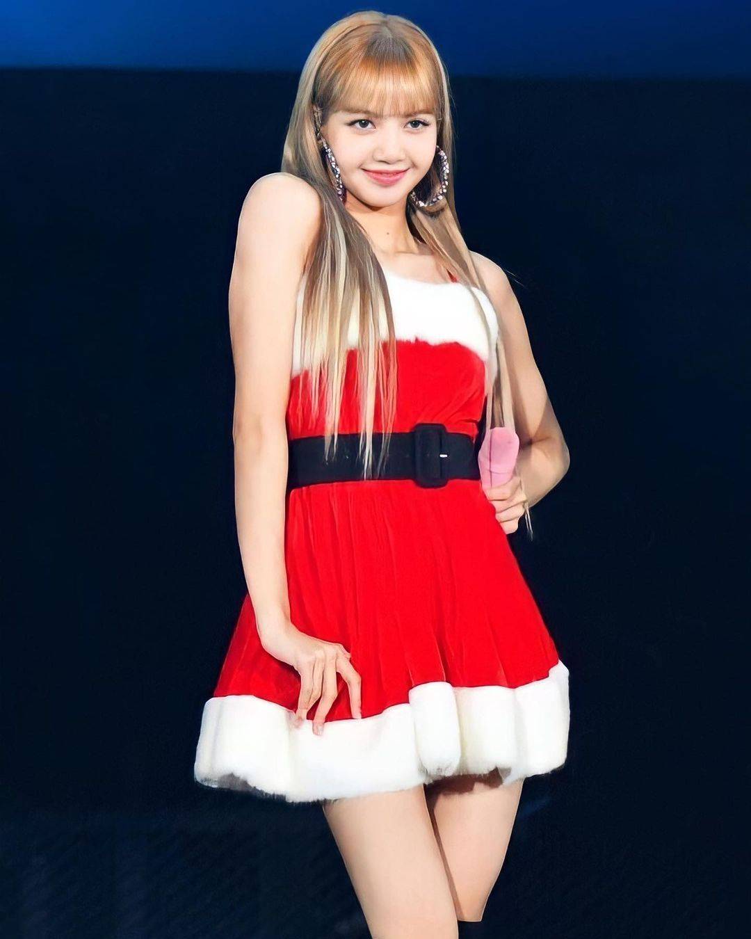Blackpink - Lisa | Scrolller