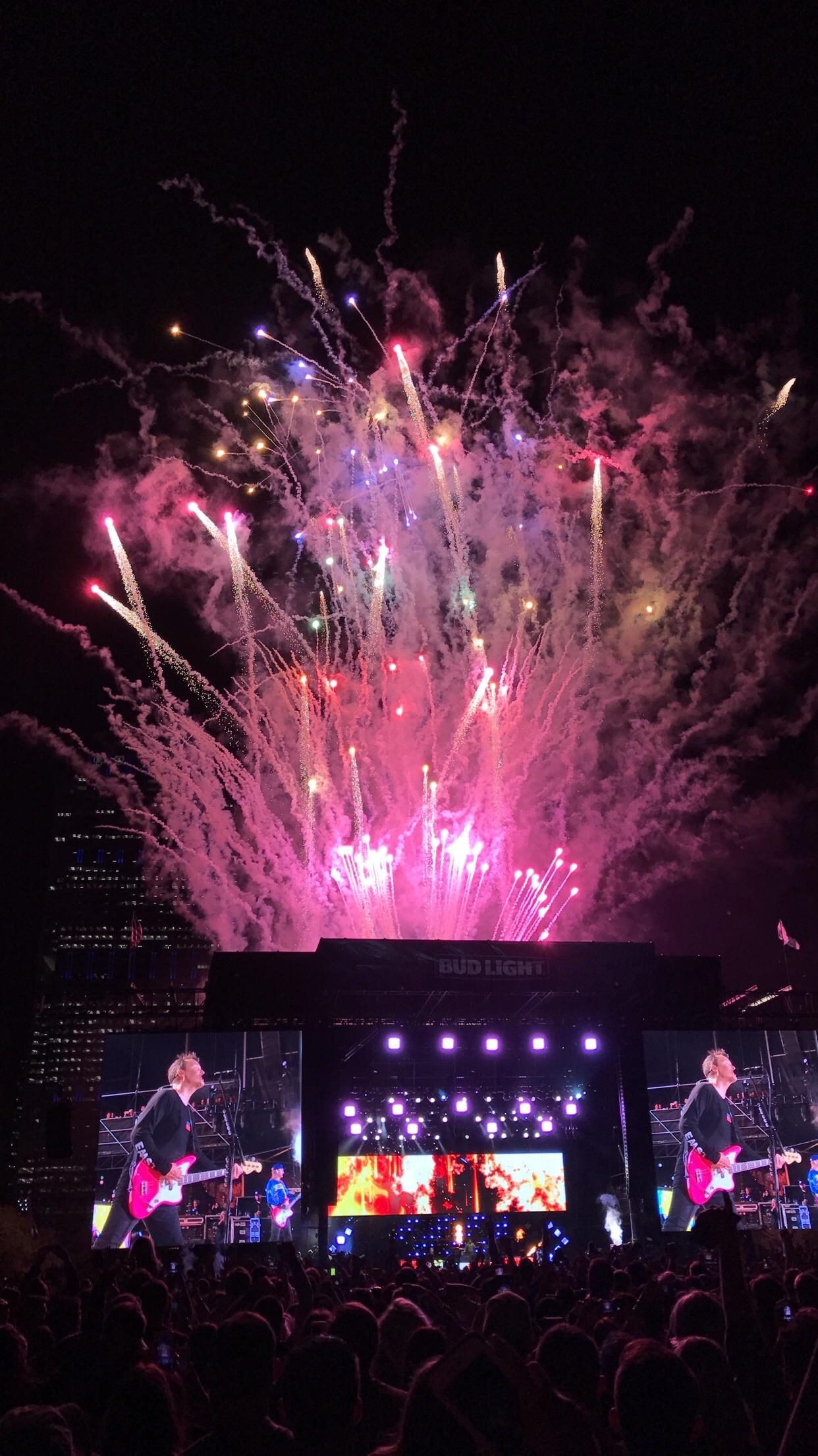 Blink-182 tonight | Scrolller