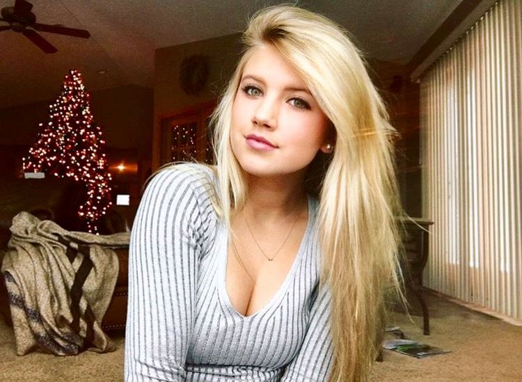 Blonde beauty | Scrolller