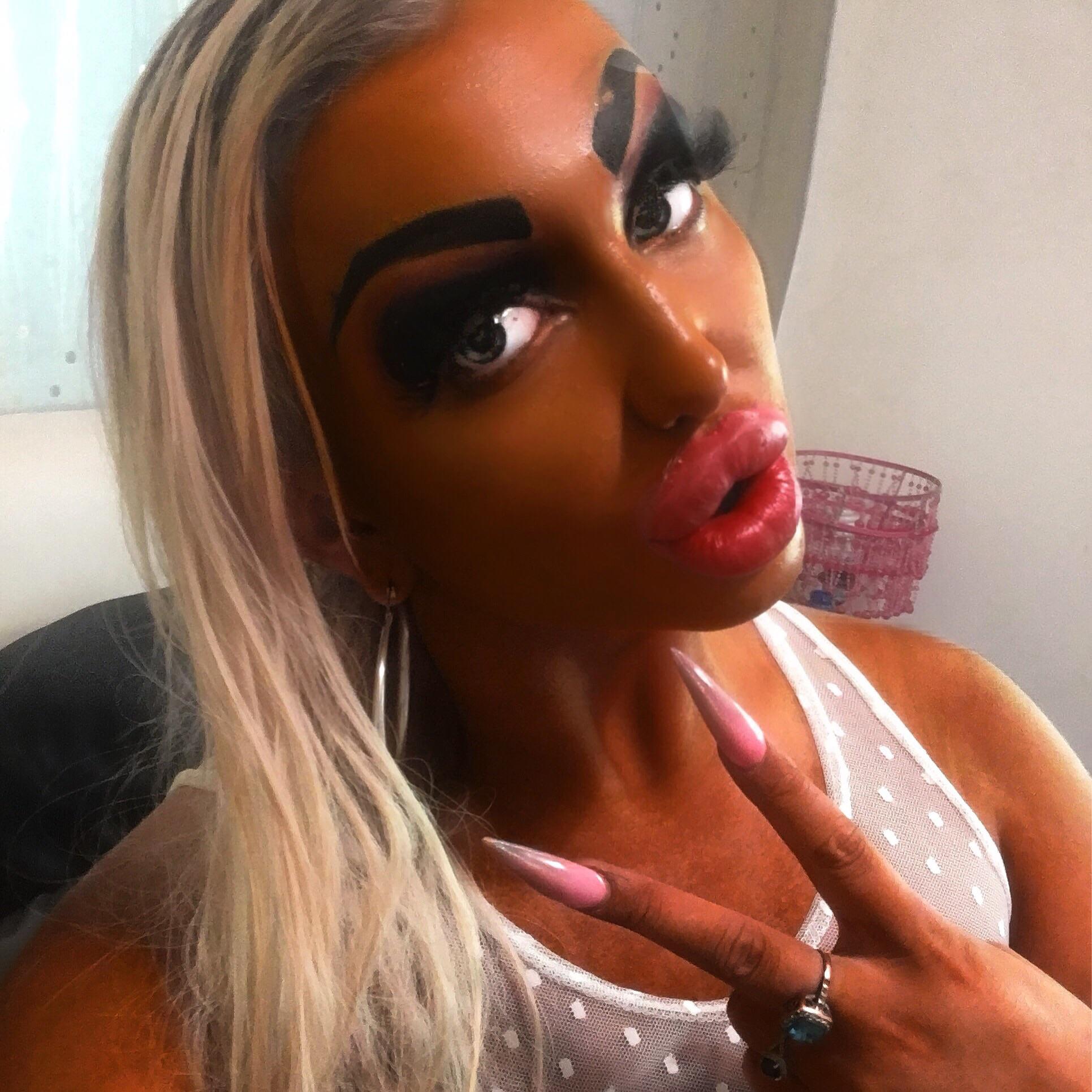 Blonde slutty bimbo | Scrolller