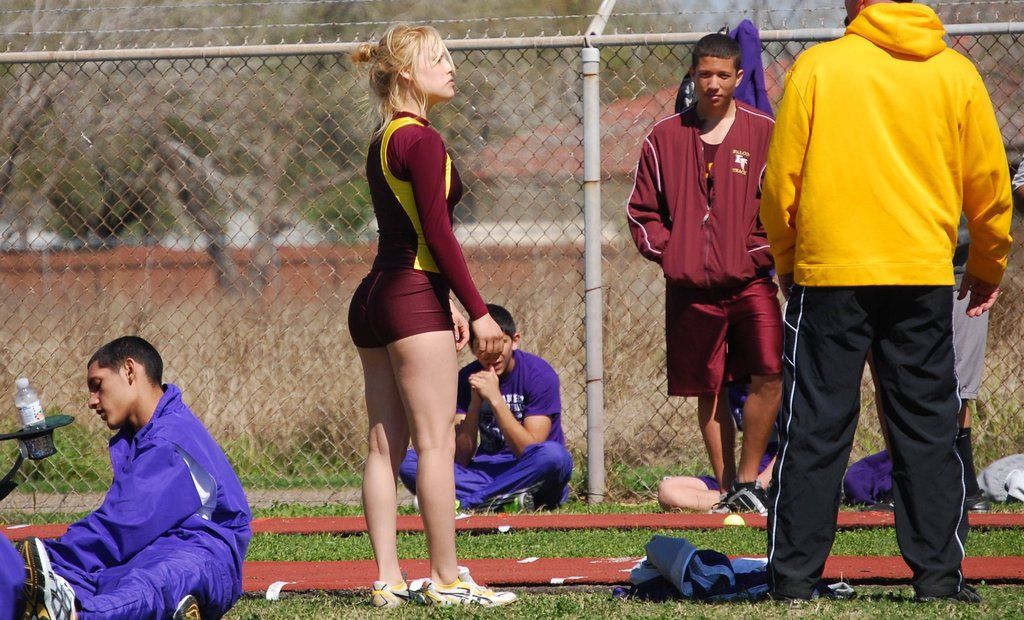 Blonde track girl | Scrolller