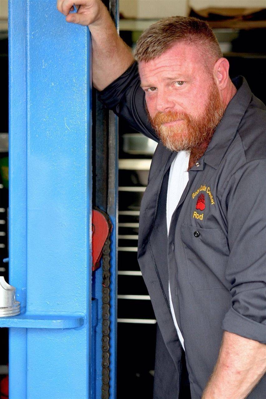 Blue collar | Scrolller