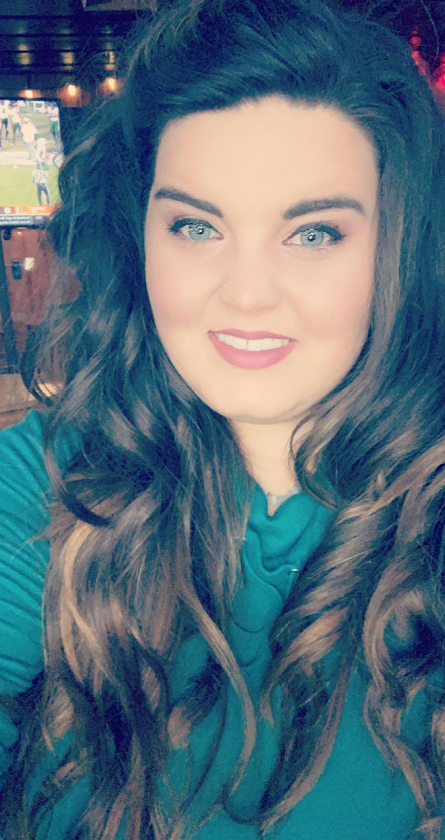 Blue eyes poppin 💙 [OC] | Scrolller