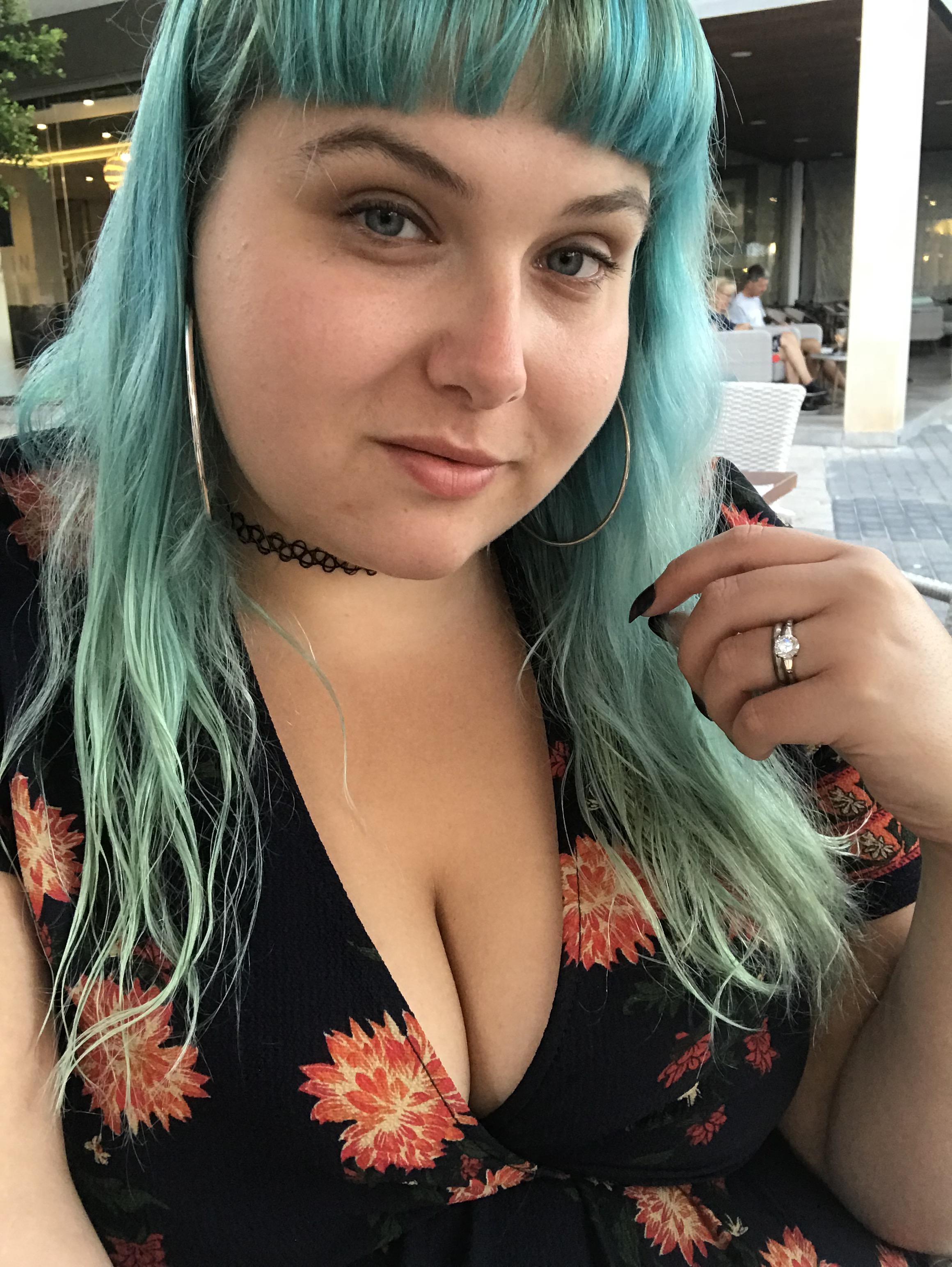 Blue hair BBW newbie saying hi 👋🏻 | Scrolller