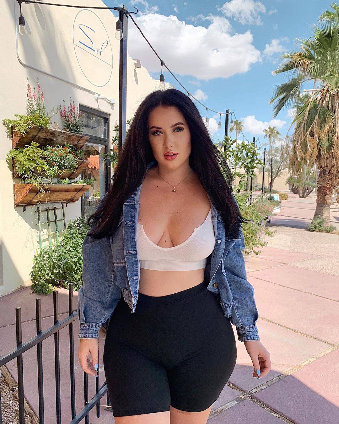 Blue is her fave color | Scrolller