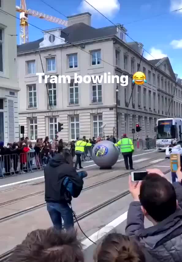 Blue line vs Yellow line bowling anyone ? | Scrolller