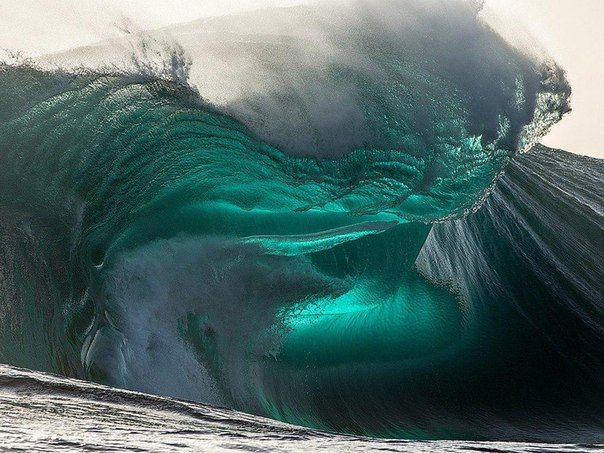 Blue wave | Scrolller