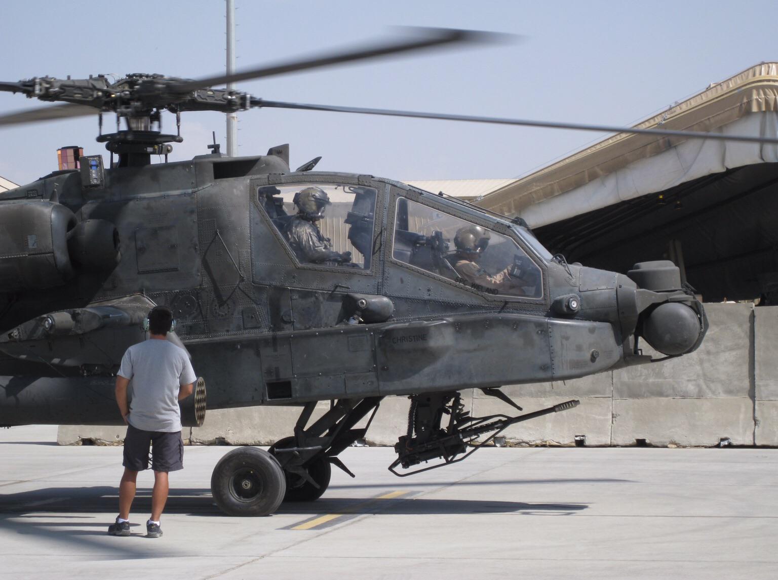 Boeing AH-64D Apache attack helicopter at Bagram Airfield, Afghanistan in 2009 [1546 x 1146 ...