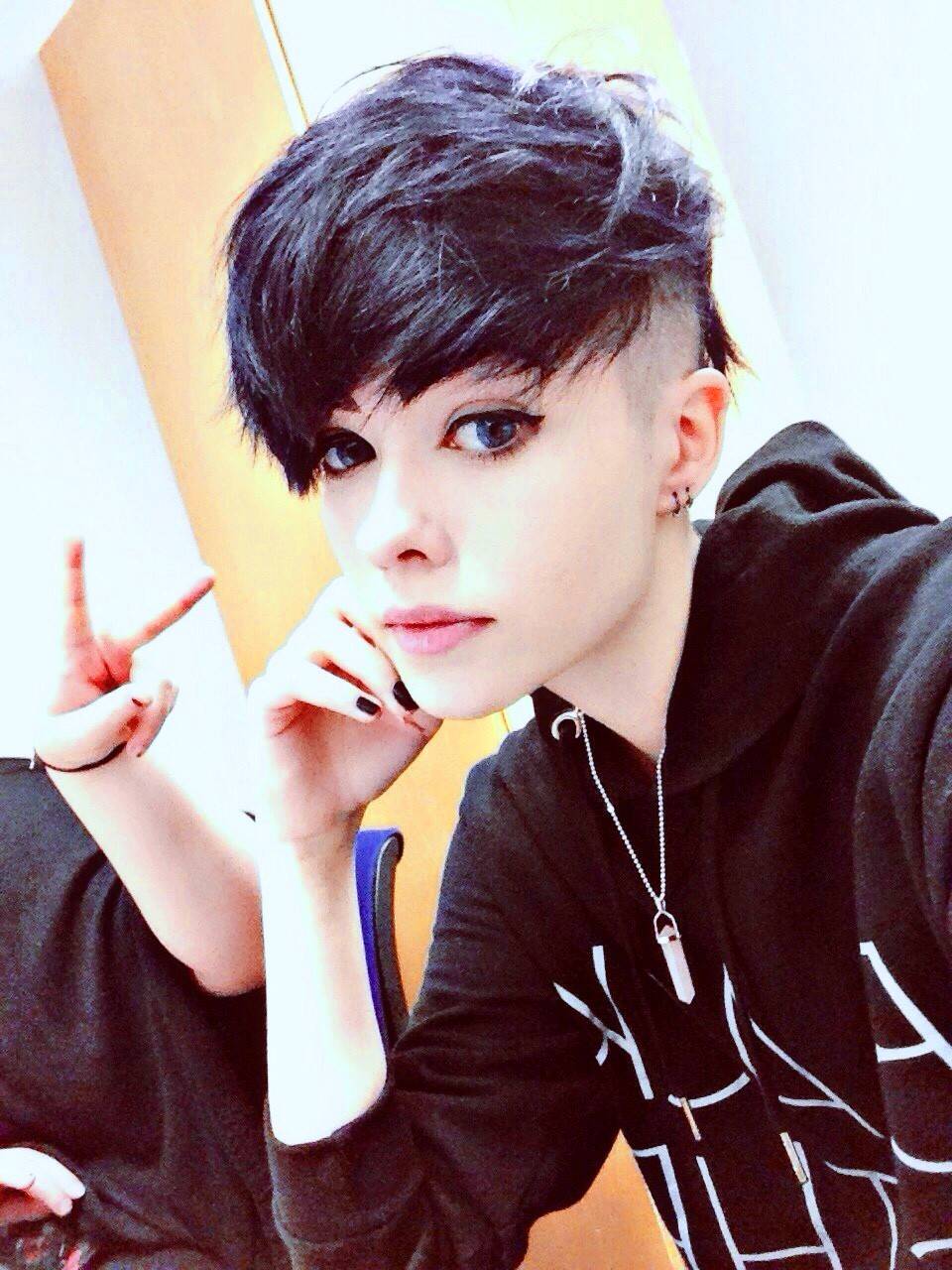 Boi On A Good Hair Day (goth/emo?) | Scrolller