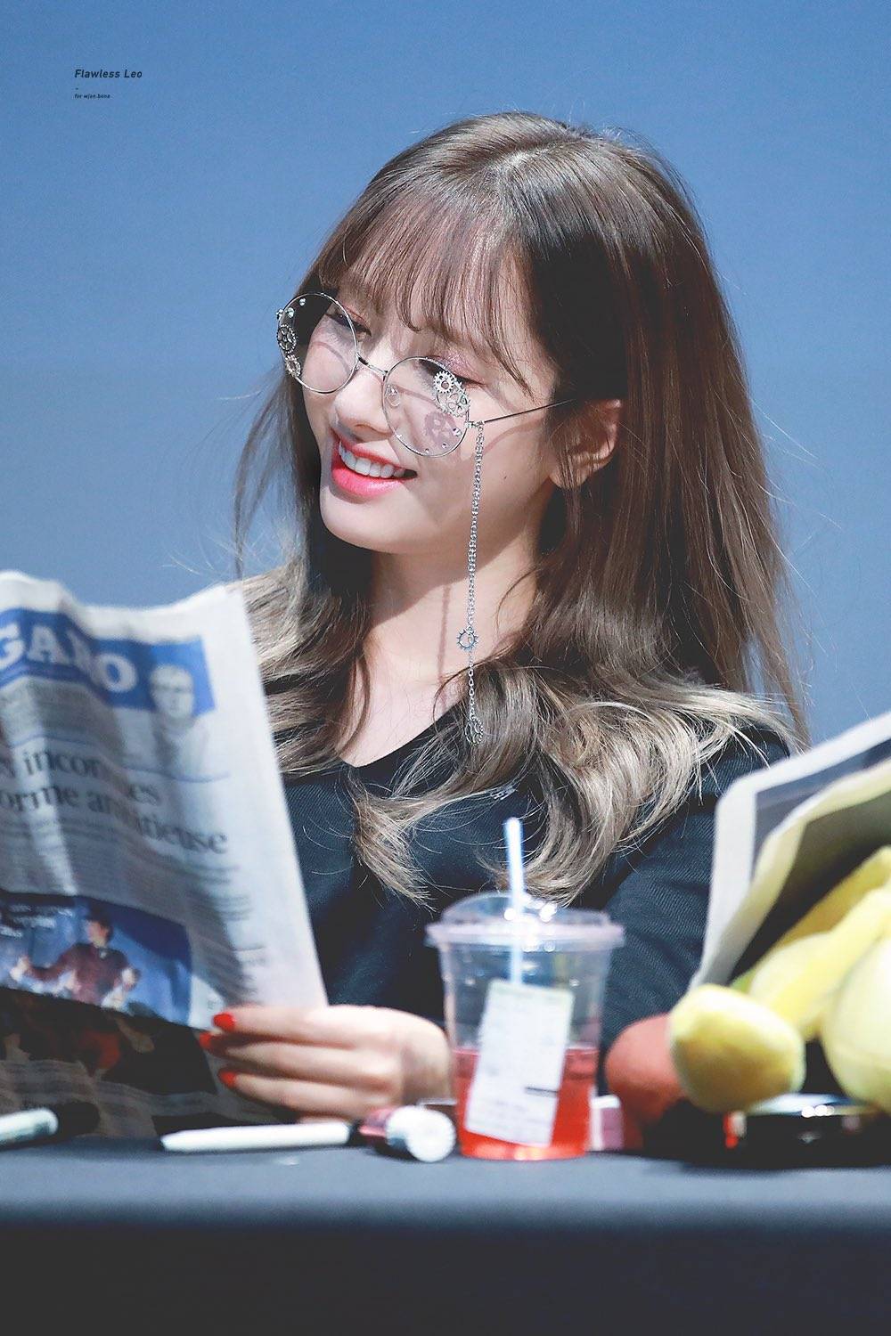 Bona reading some good news | Scrolller
