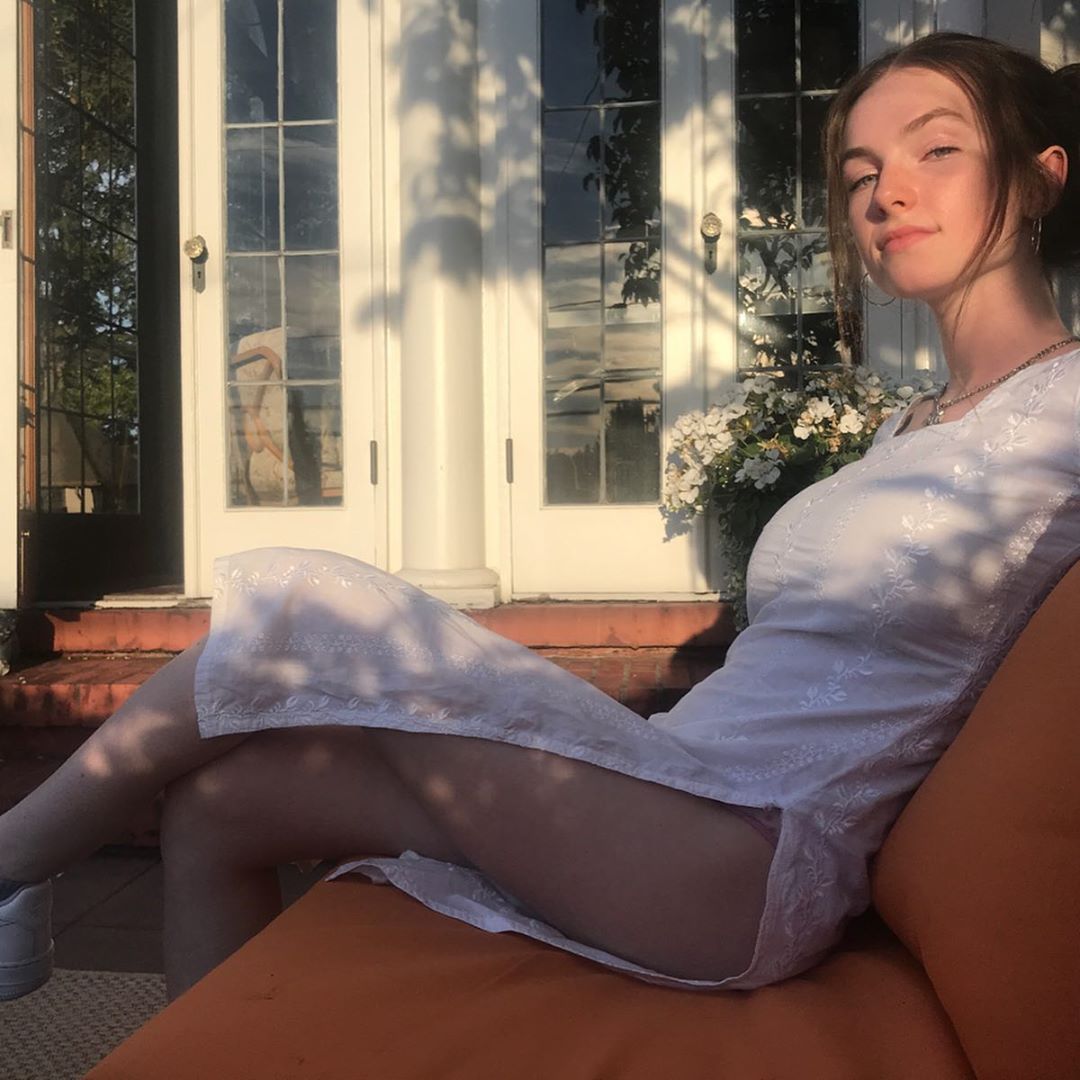 bond girl | Scrolller