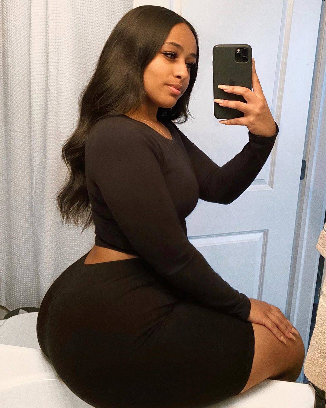 Booty on the sink | Scrolller