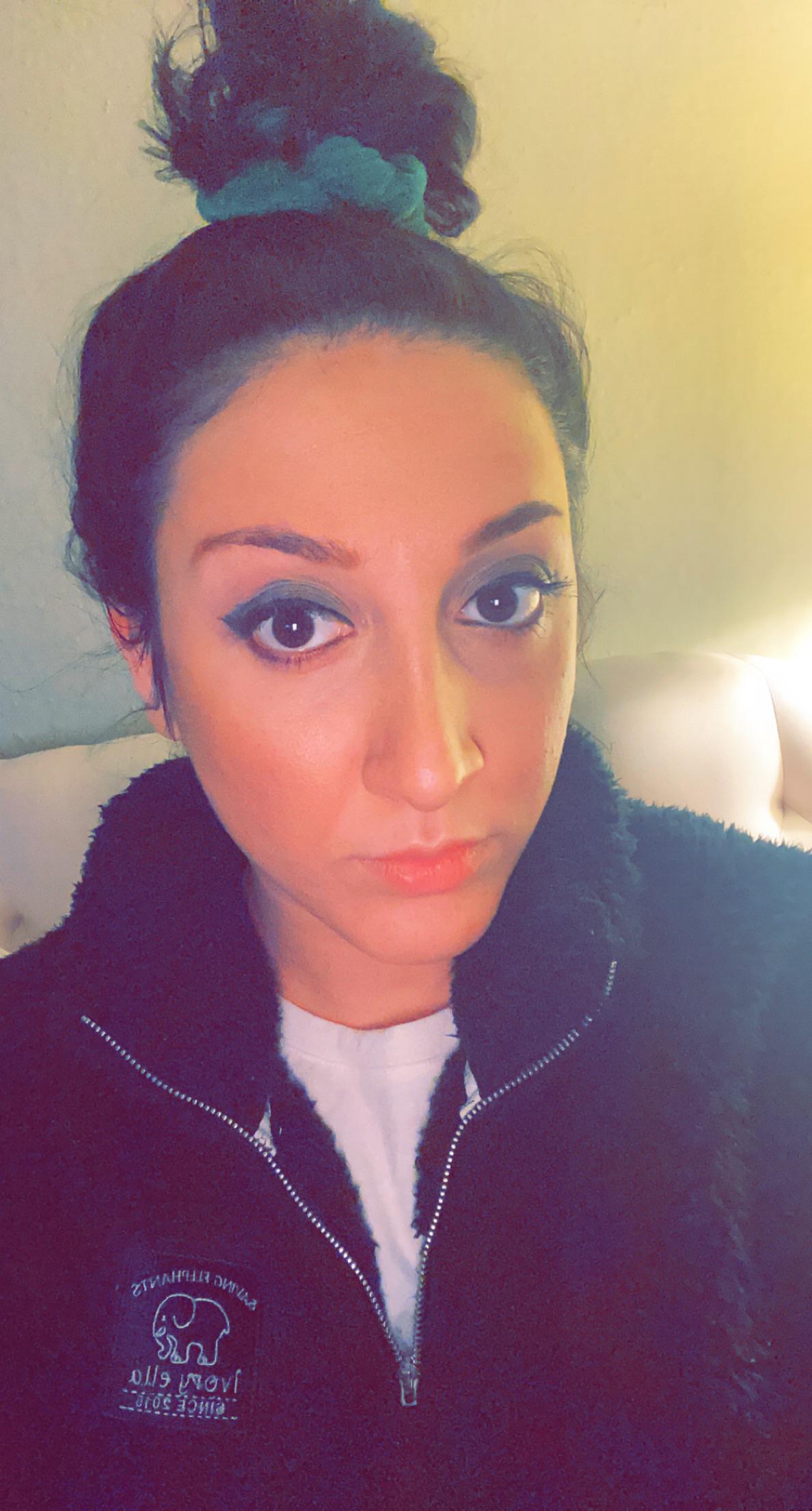 Bored let’s talk 25f | Scrolller