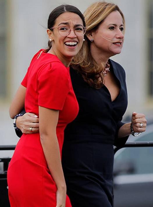 Bosom buddies 🤤 | Scrolller