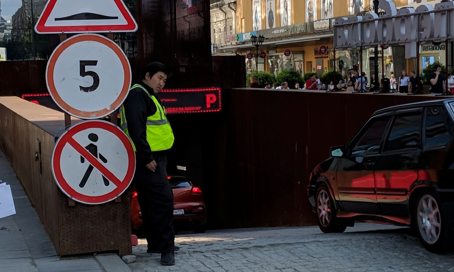 Boss of this parking | Scrolller