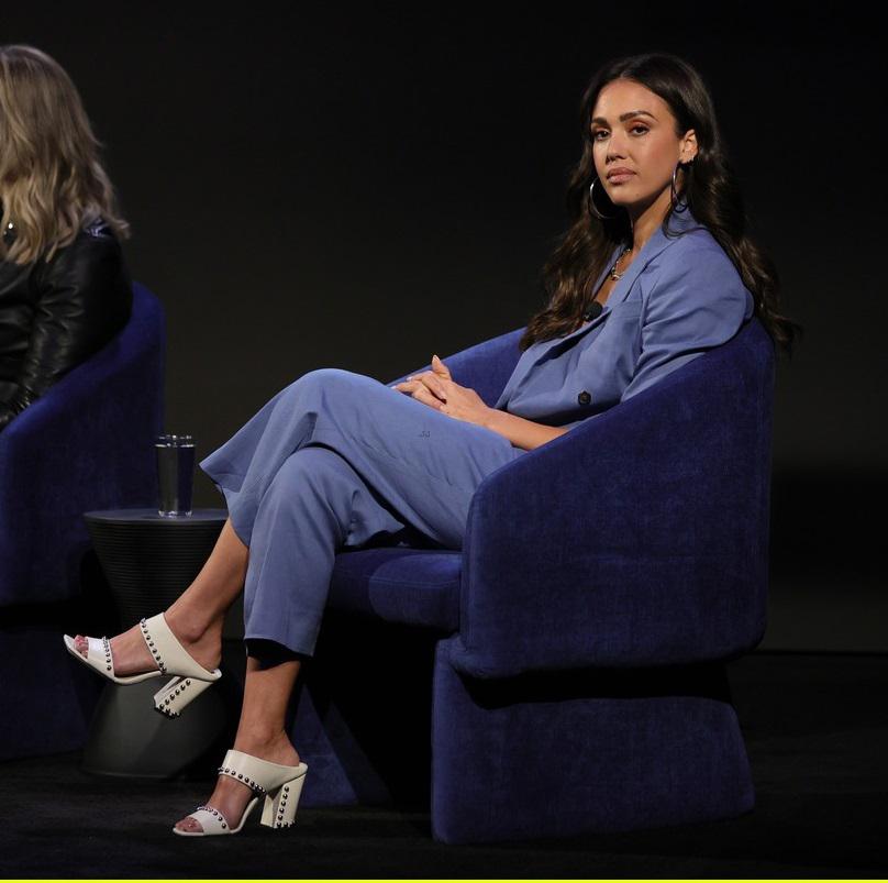 Bow down and start worshipping | Scrolller